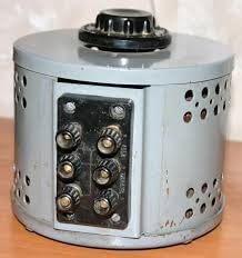 Autotransformatorius reguliuojamos įtampos 0-220V. Išėjimo srovė 2A ...