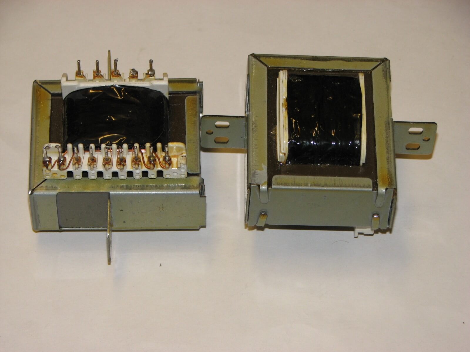 Transformatorius 10V-1A 16V-1,6A 33V -0,1A AC 220V lituojamas į plokštę ...